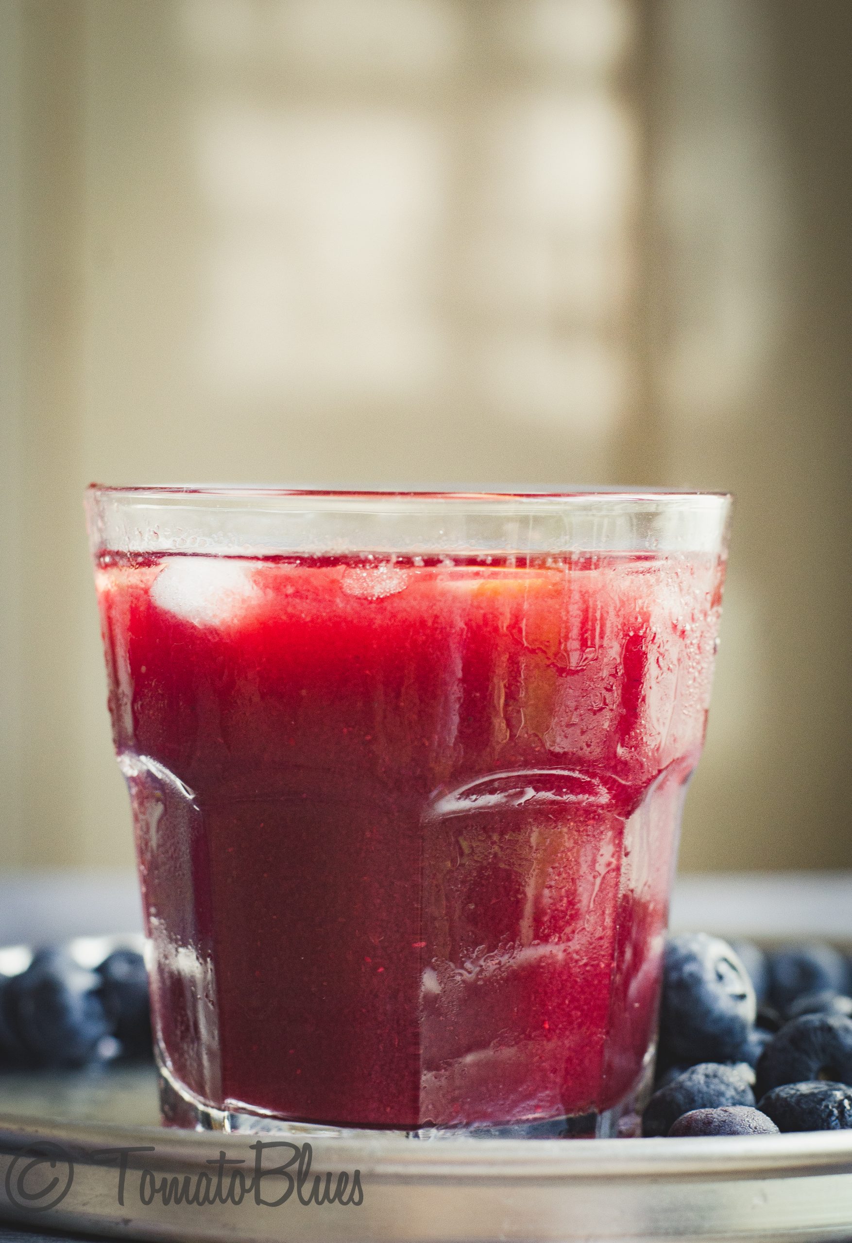 Blueberry Iced Tea| Iced Tea with fresh blueberries - Tomato Blues