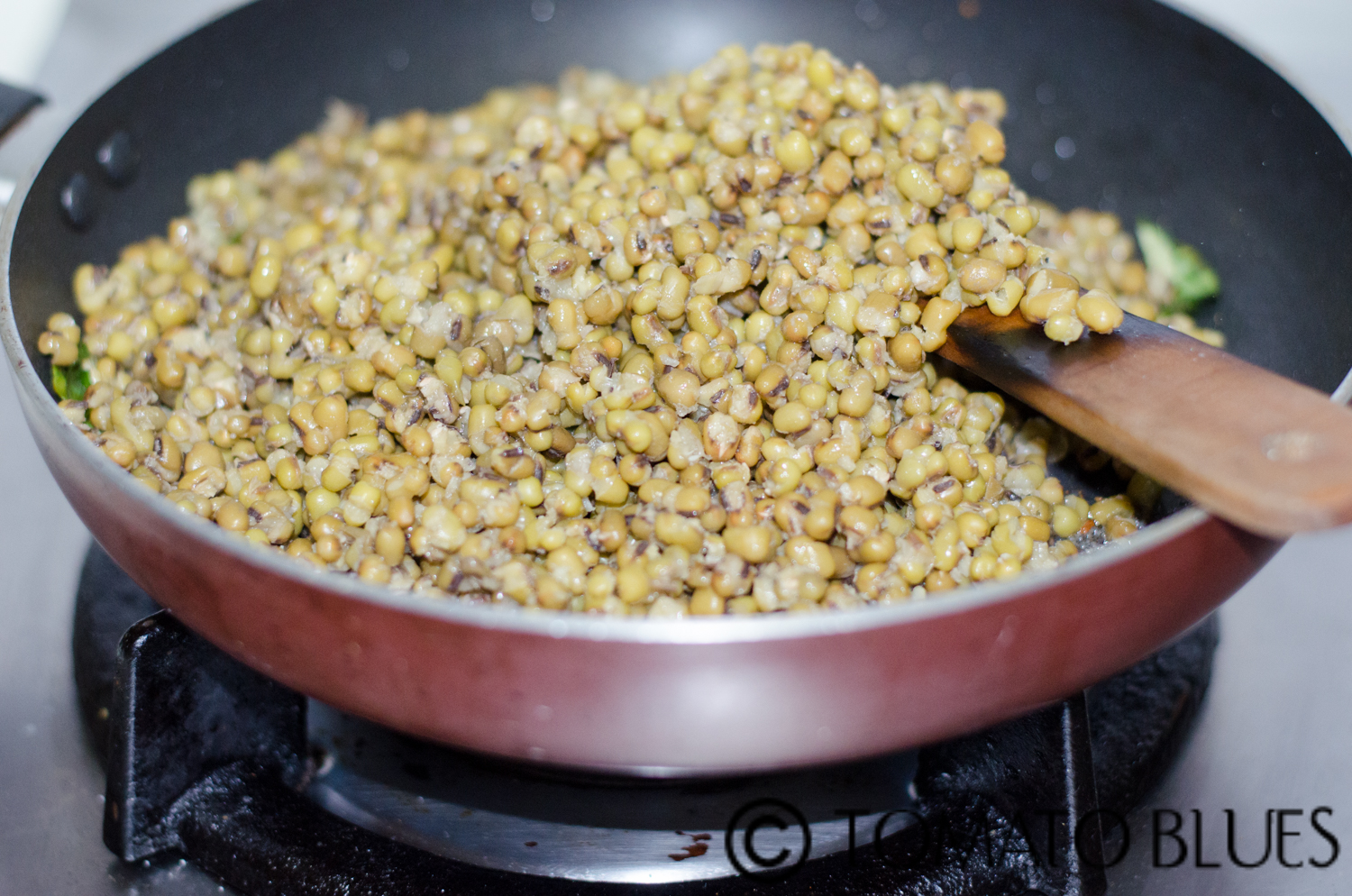 Pachai Payaru Sundal | Navratri Recipes - Tomato Blues